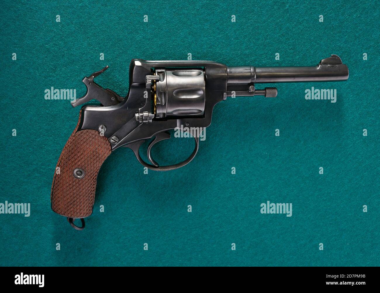 Revolver cocked on green cloth. Vintage pistol revolver Stock Photo - Alamy