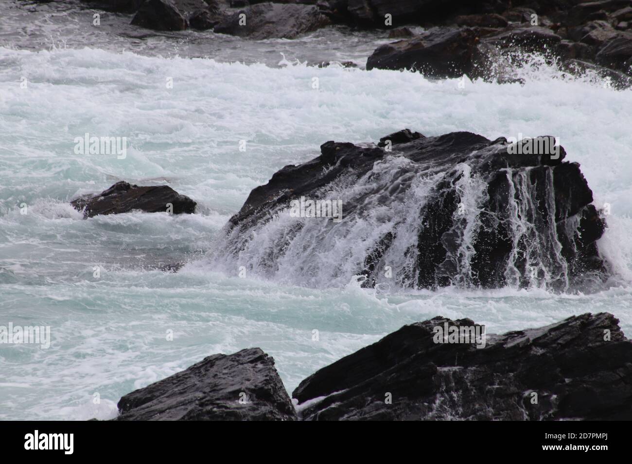 Waves breaking on rocks Stock Photo - Alamy