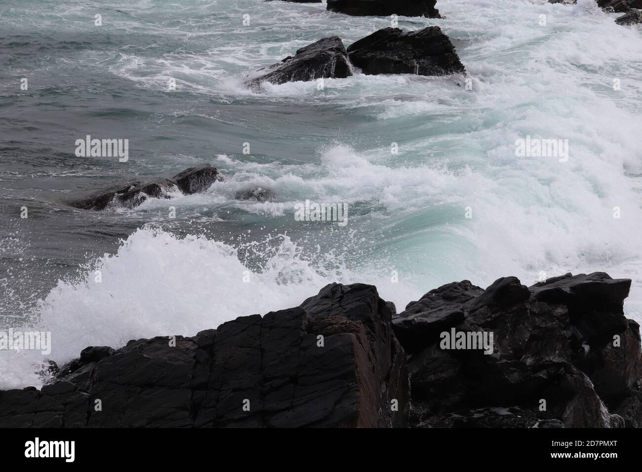Waves breaking on rocks Stock Photo - Alamy