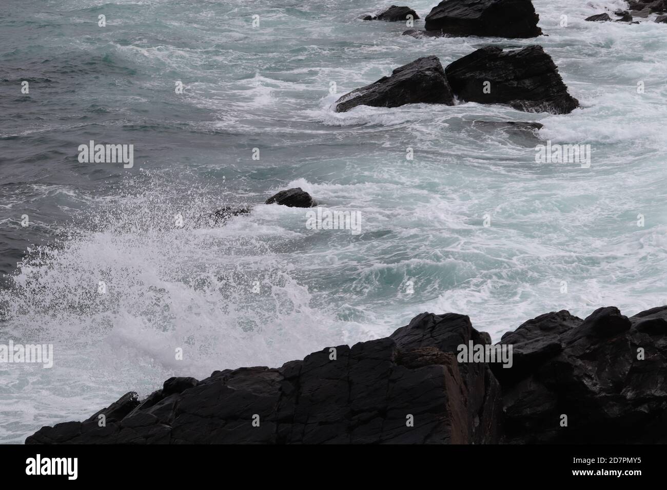 Waves breaking on rocks Stock Photo - Alamy