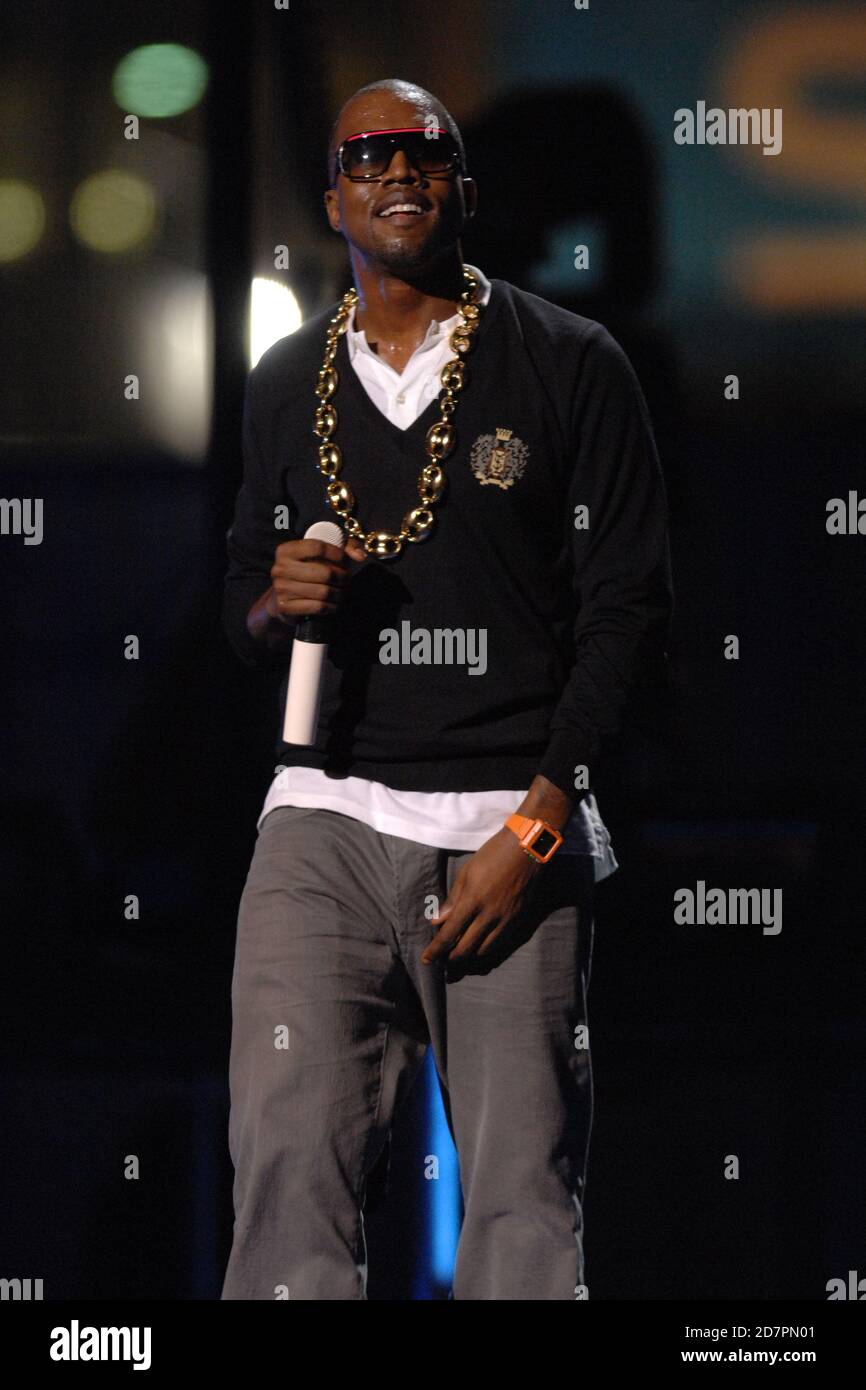MIAMI GARDENS, FL - JUNE 01: Kanye West performs during the Pepsi Smash ...