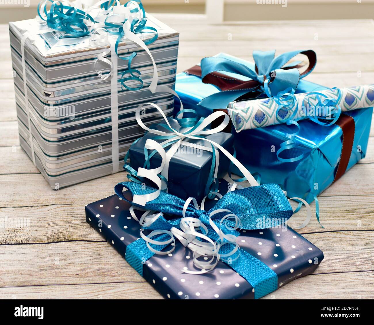 Birthday gifts hi-res stock photography and images - Alamy