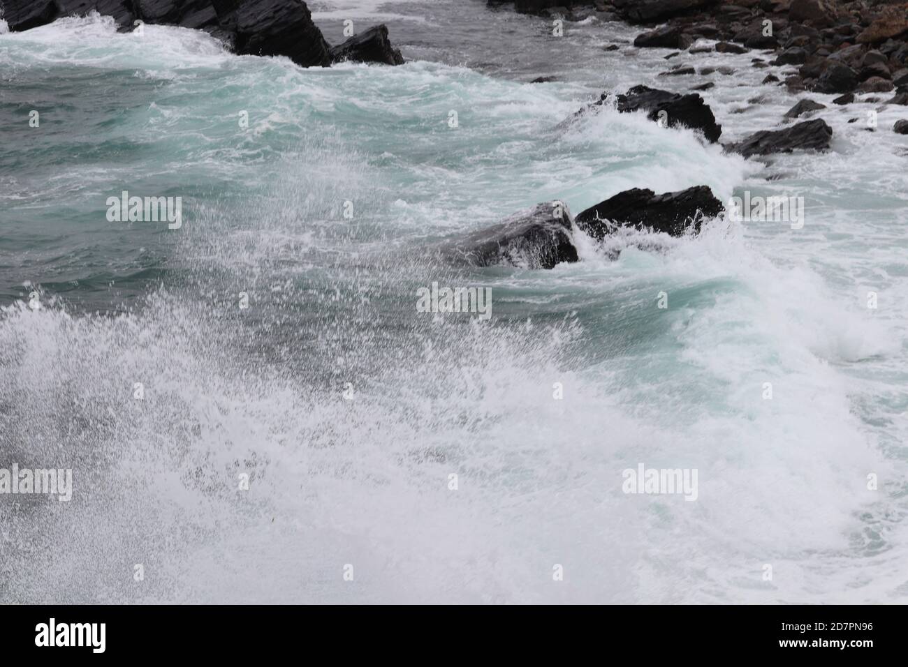 Waves breaking on rocks Stock Photo - Alamy