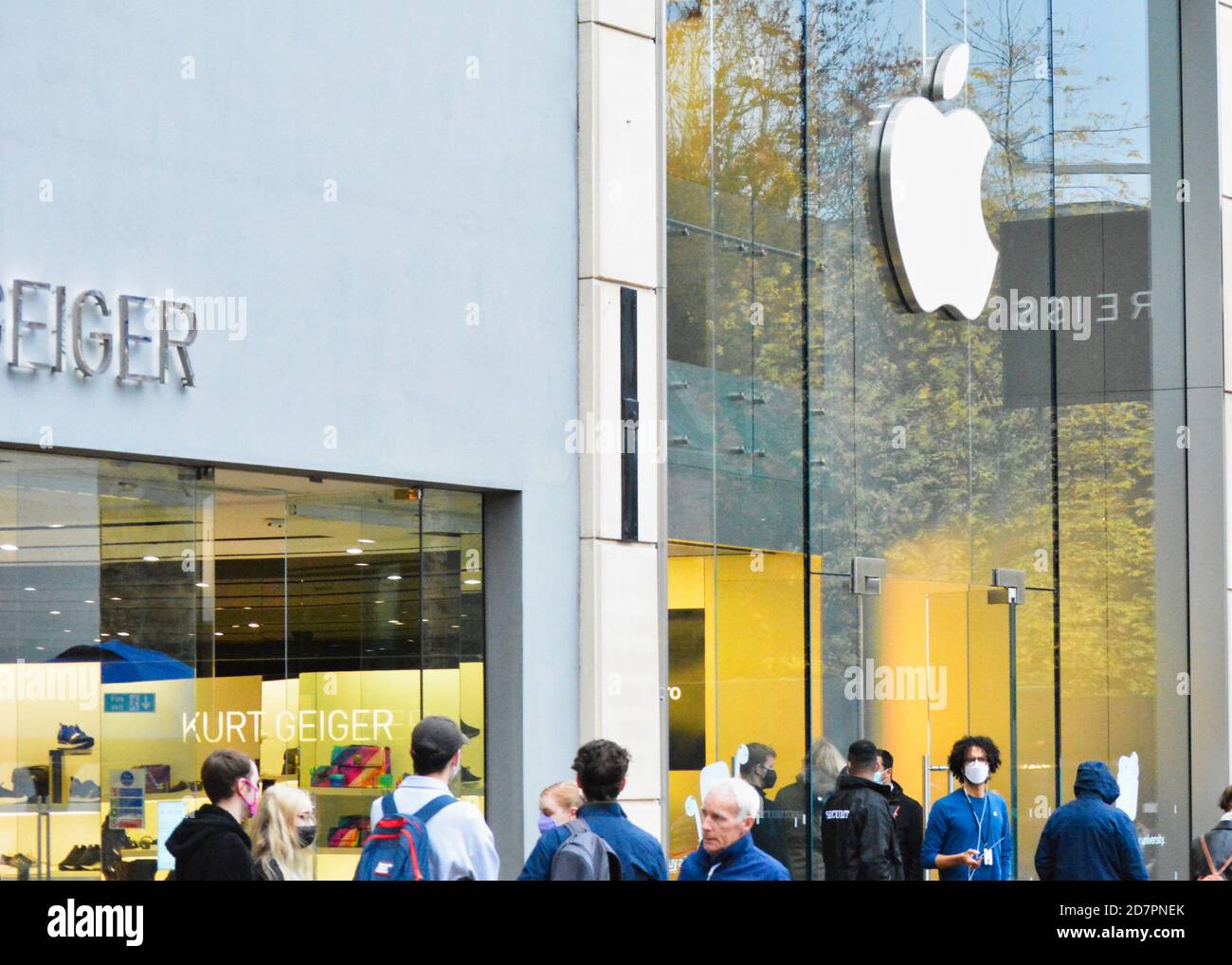 Shoppers queuing outside store hi-res stock photography and images - Alamy