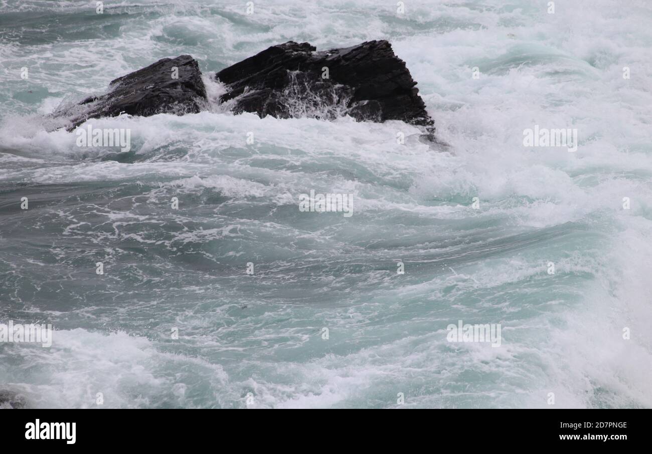 Waves breaking on rocks Stock Photo - Alamy
