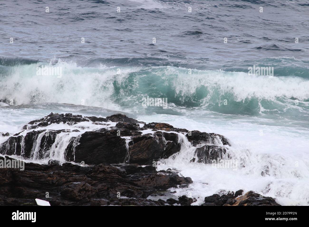 Waves breaking on rocks Stock Photo - Alamy