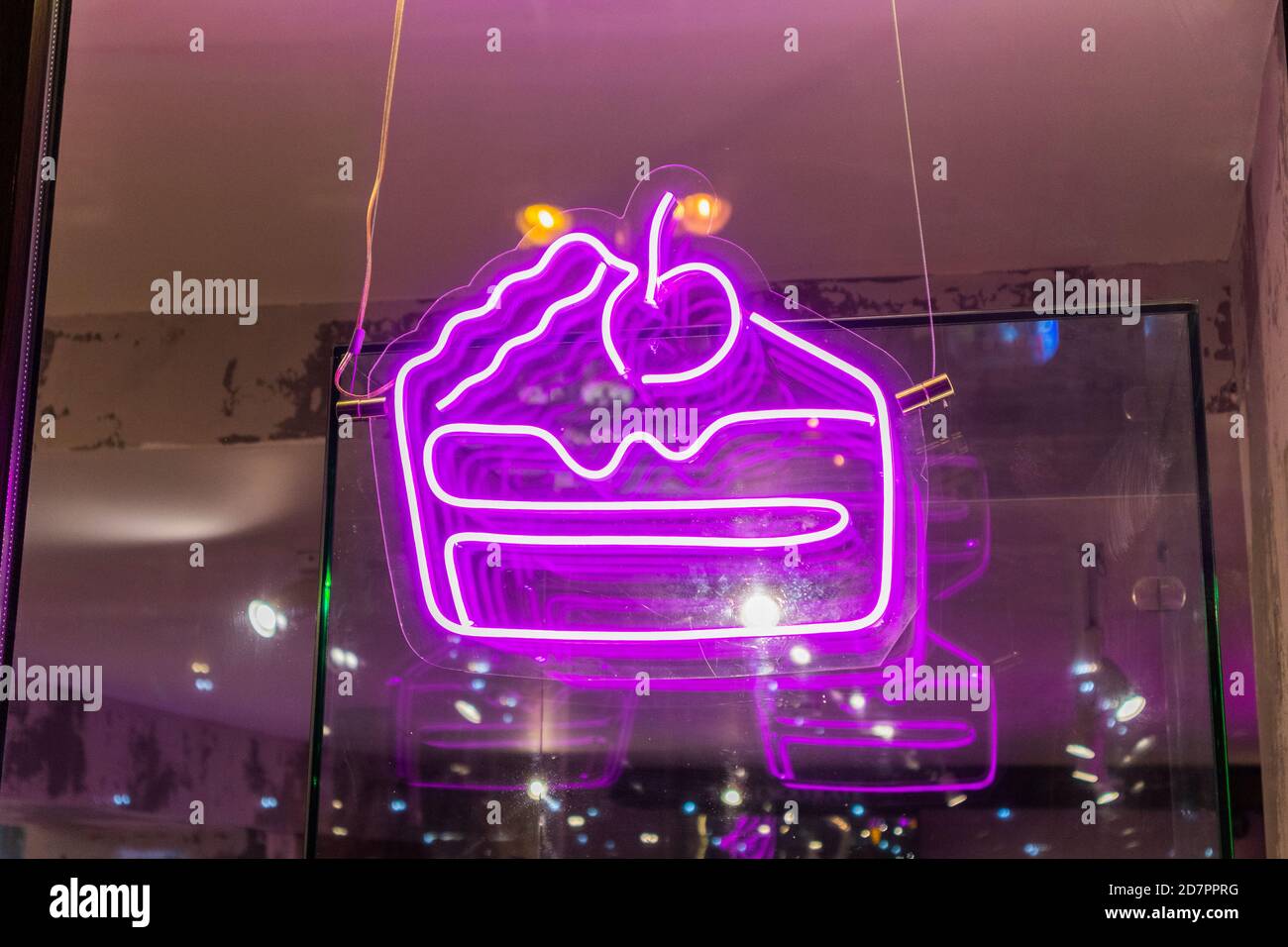 Happy birthday neon sign hi-res stock photography and images - Alamy