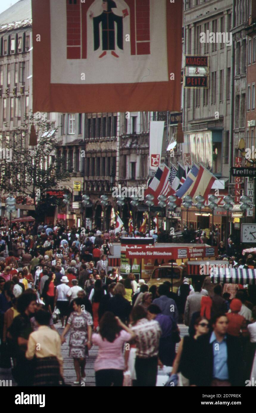 Munich's large and beautiful fussgangerzone (pedestrian zone) has ...