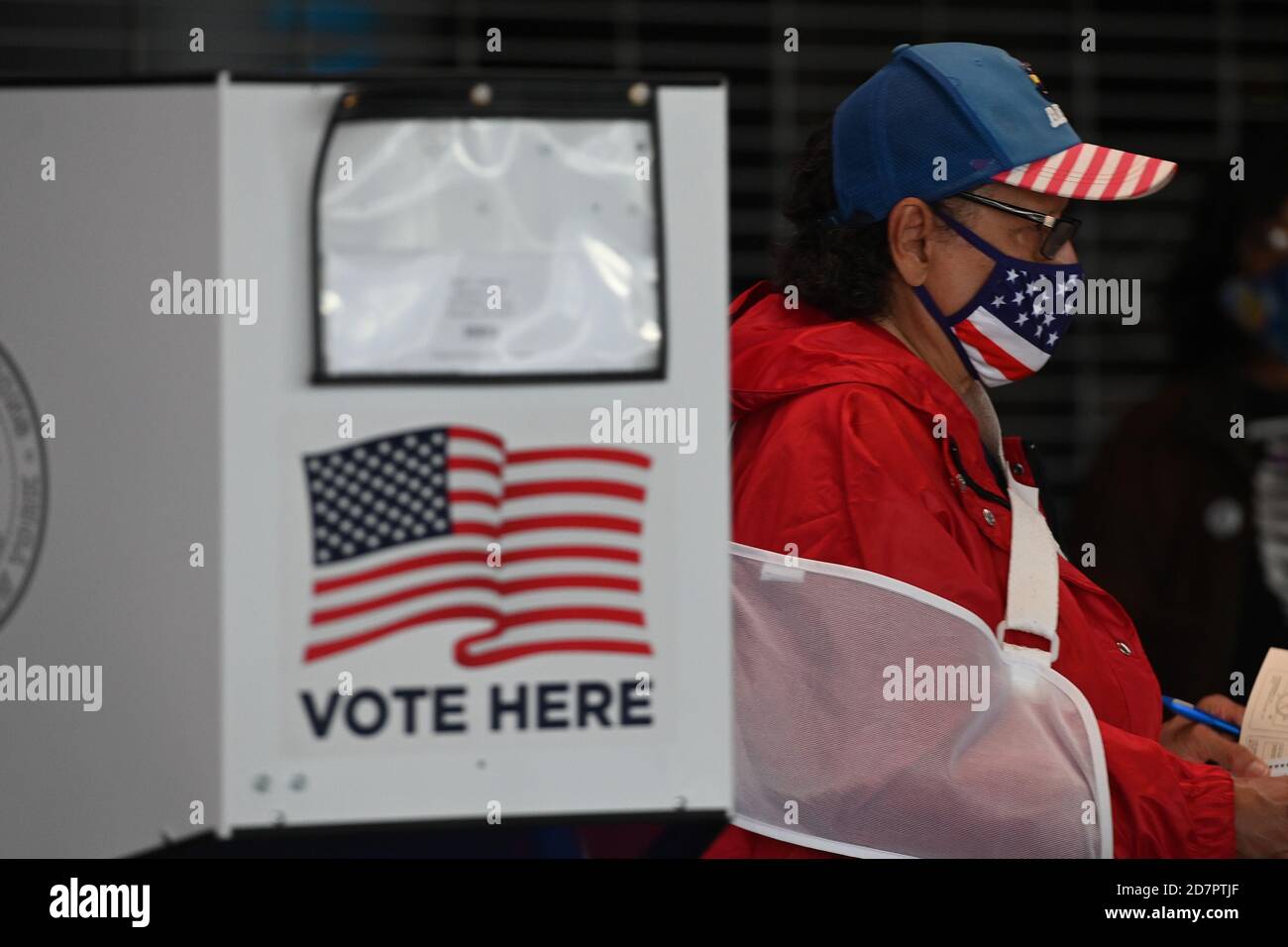 2020 voting booth us hi-res stock photography and images - Alamy
