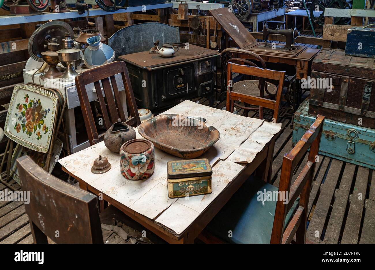 Kitchen island history hi-res stock photography and images - Alamy