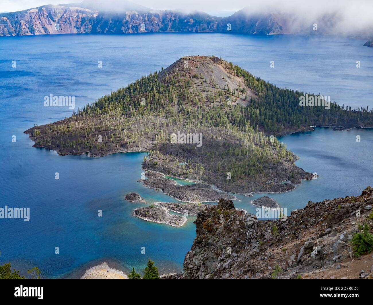 The stunning scenery at Crater Lake National Park, Oregon, USA Stock ...