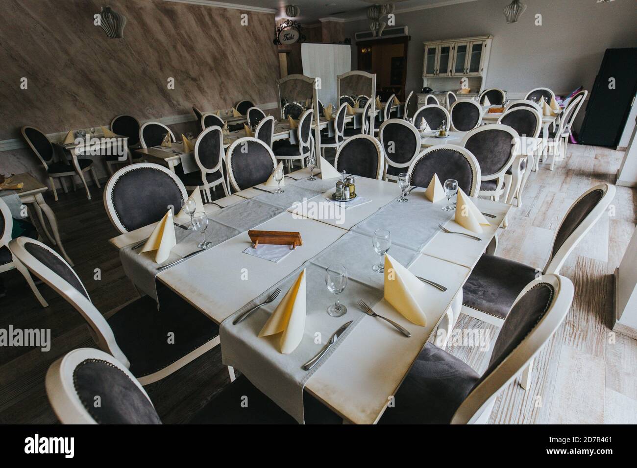 Banquet hall set up hi-res stock photography and images - Alamy