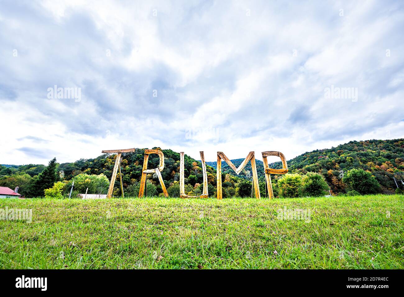 Diy trump sign hi-res stock photography and images - Alamy