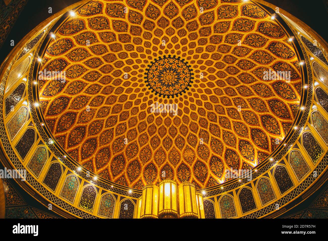 Classic arabica interior design with traditional lamps and patterns ...