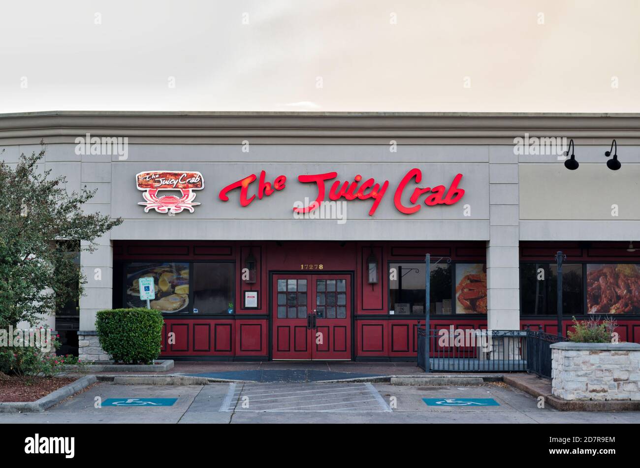Houston, Texas/USA 10/23/2020: The Juicy Crab restaurant exterior in ...