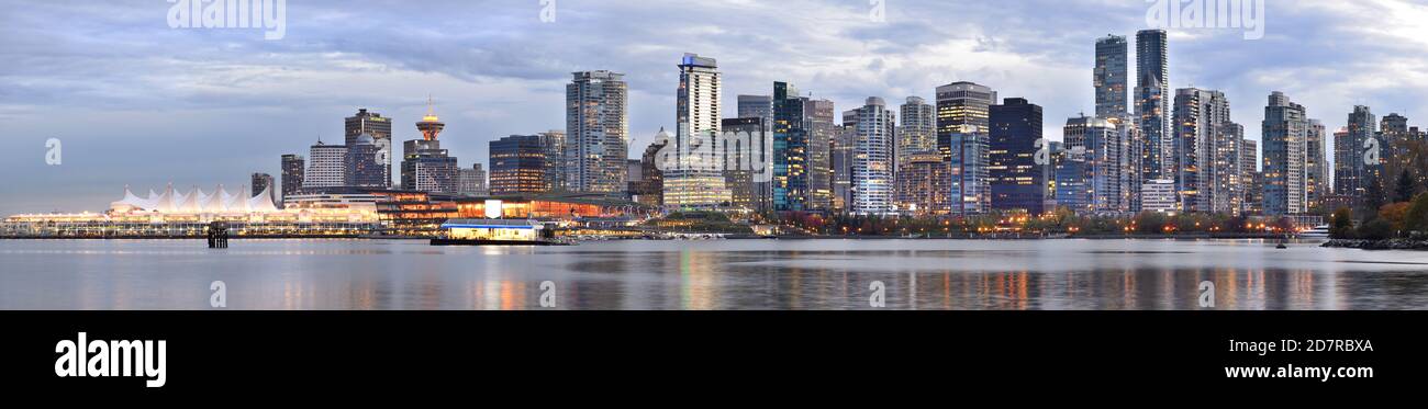 Skyline of vancouver at sunset hi-res stock photography and images - Alamy