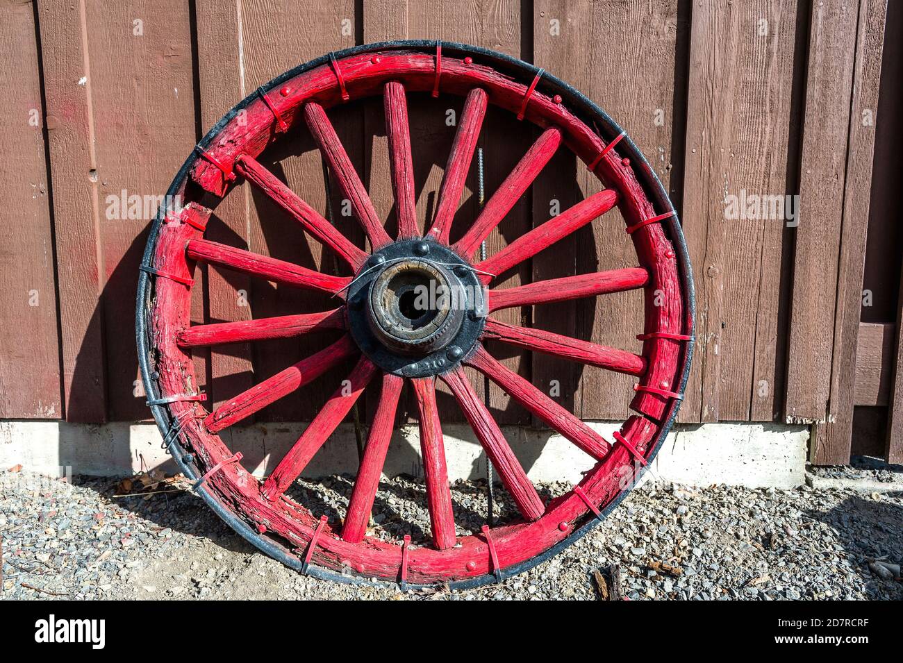 Old Wagon Wheel Stock Photo - Alamy