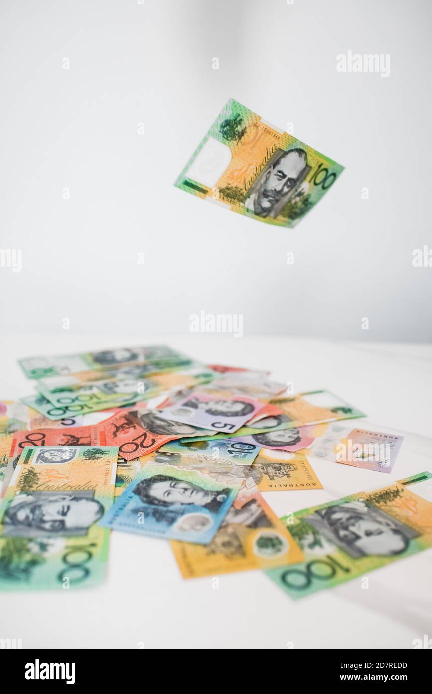 Australian two dollar note hi-res stock photography and images - Alamy