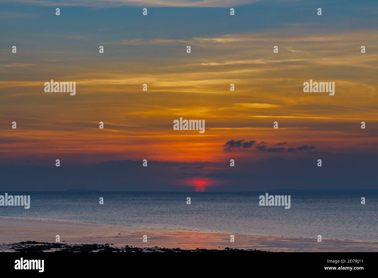 Sunset over the Bristol channel Stock Photo - Alamy