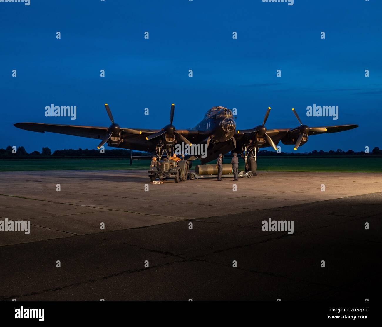 Avro lancaster aircrew hi-res stock photography and images - Alamy