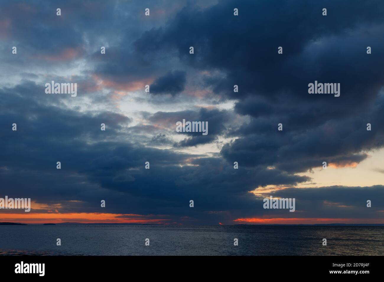 Sunset over the Bristol channel Stock Photo - Alamy
