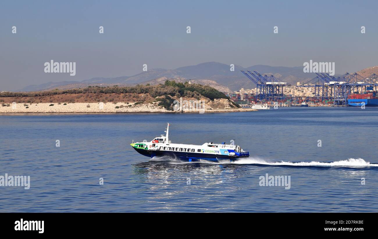 High speed flying dolphins hi-res stock photography and images - Alamy