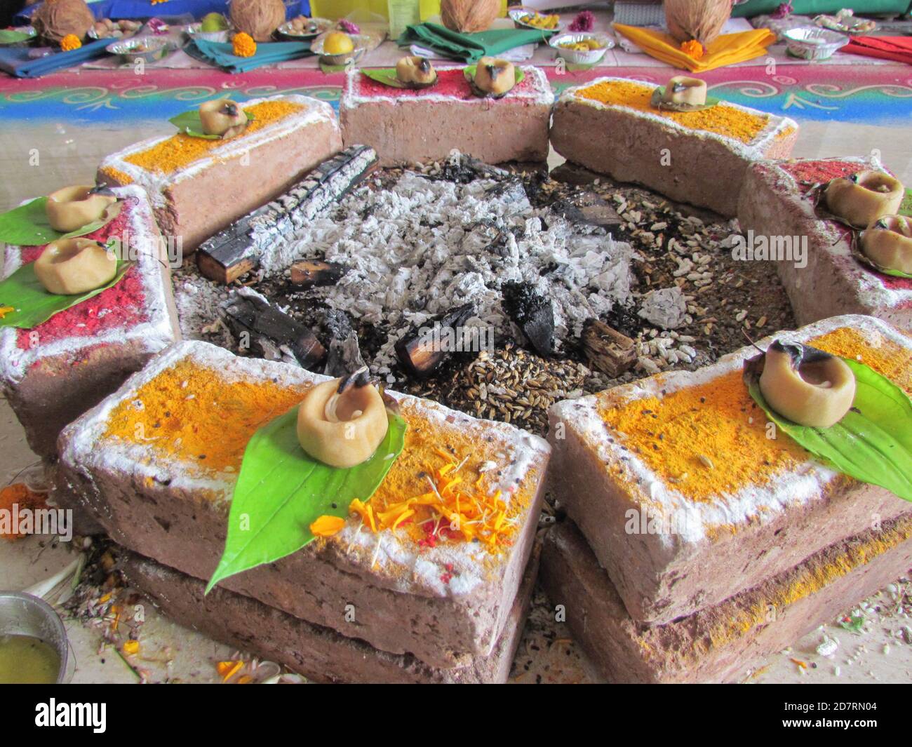 Havan kund hi-res stock photography and images - Alamy