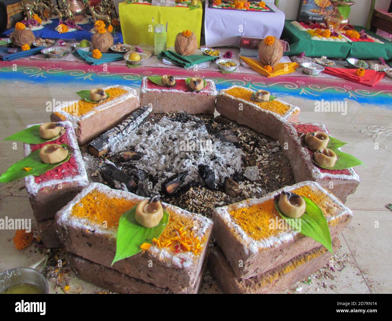 Hawan kund hi-res stock photography and images - Alamy