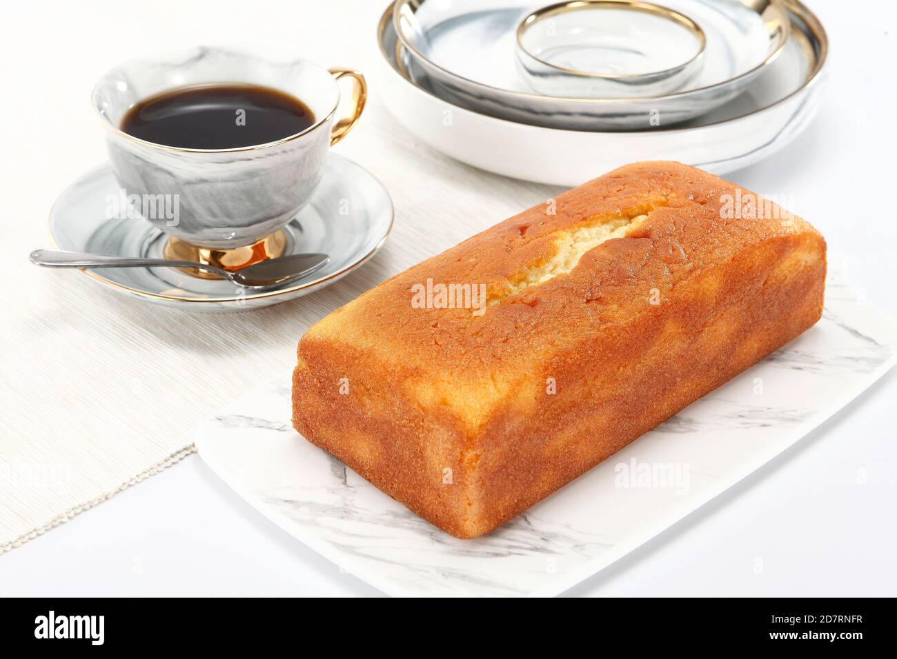 Butter cake is baked with basic ingredients: butter, sugar, eggs, flour ...
