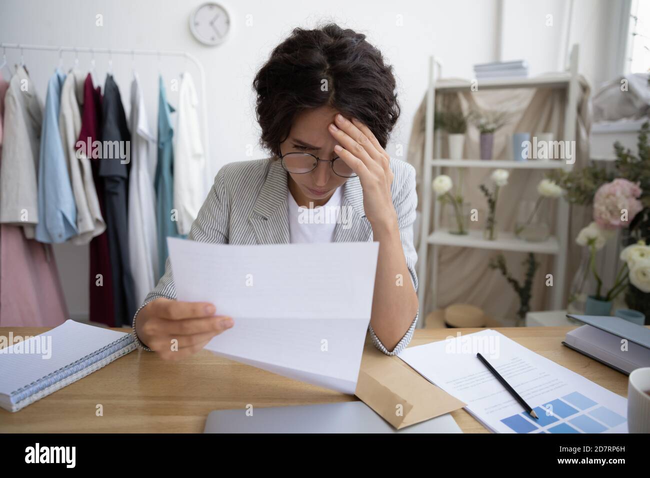 Unhappy woman frustrated by bad news in letter Stock Photo - Alamy