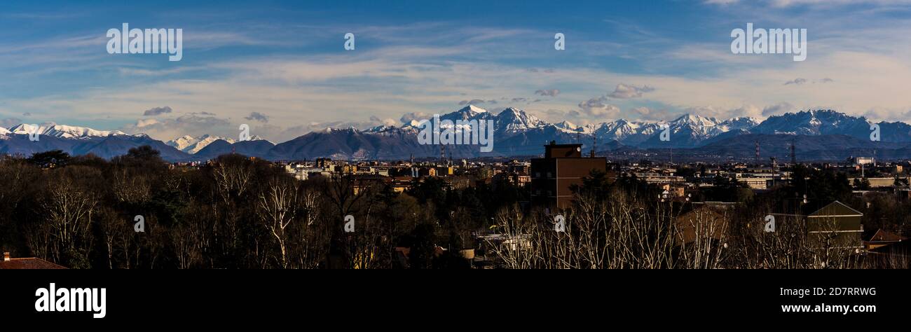 Milan skyline alps hi-res stock photography and images - Alamy