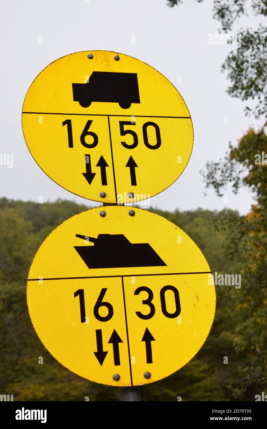 weight allowance sign at a bridge Stock Photo - Alamy