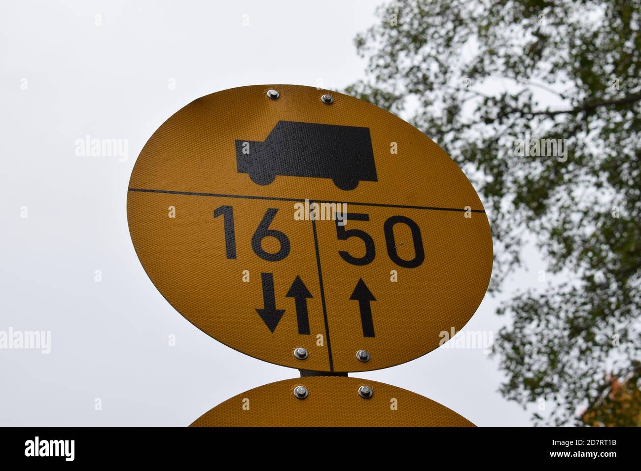 weight allowance sign at a bridge Stock Photo - Alamy
