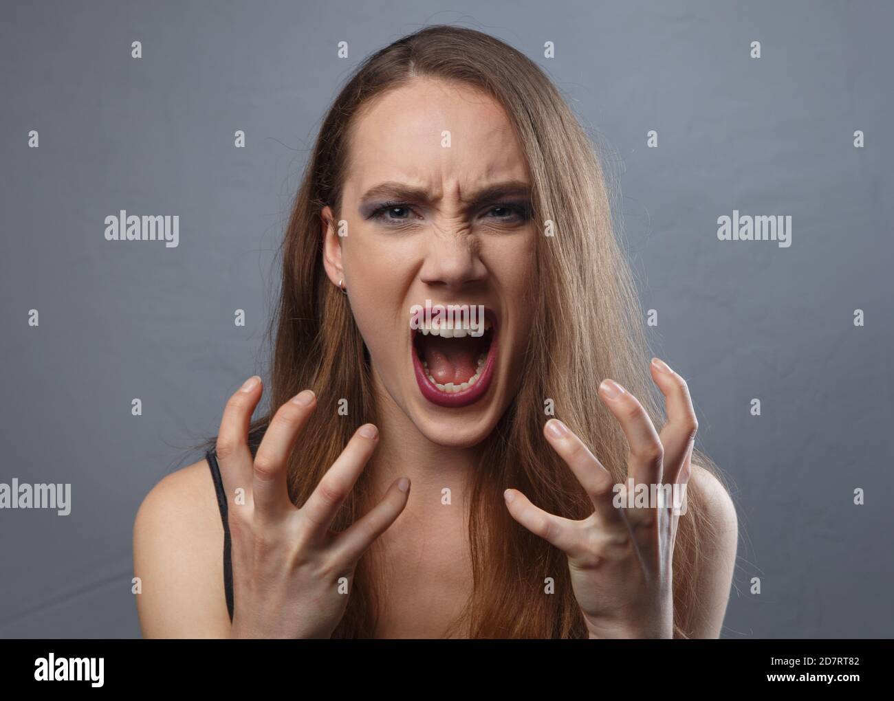 Screaming girl hi-res stock photography and images - Alamy