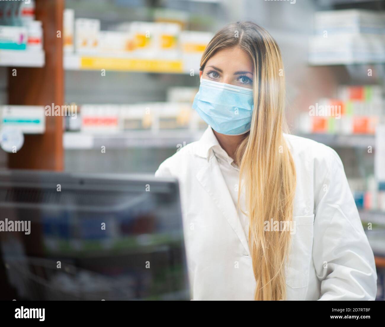 Pharmacy cashier hi-res stock photography and images - Alamy