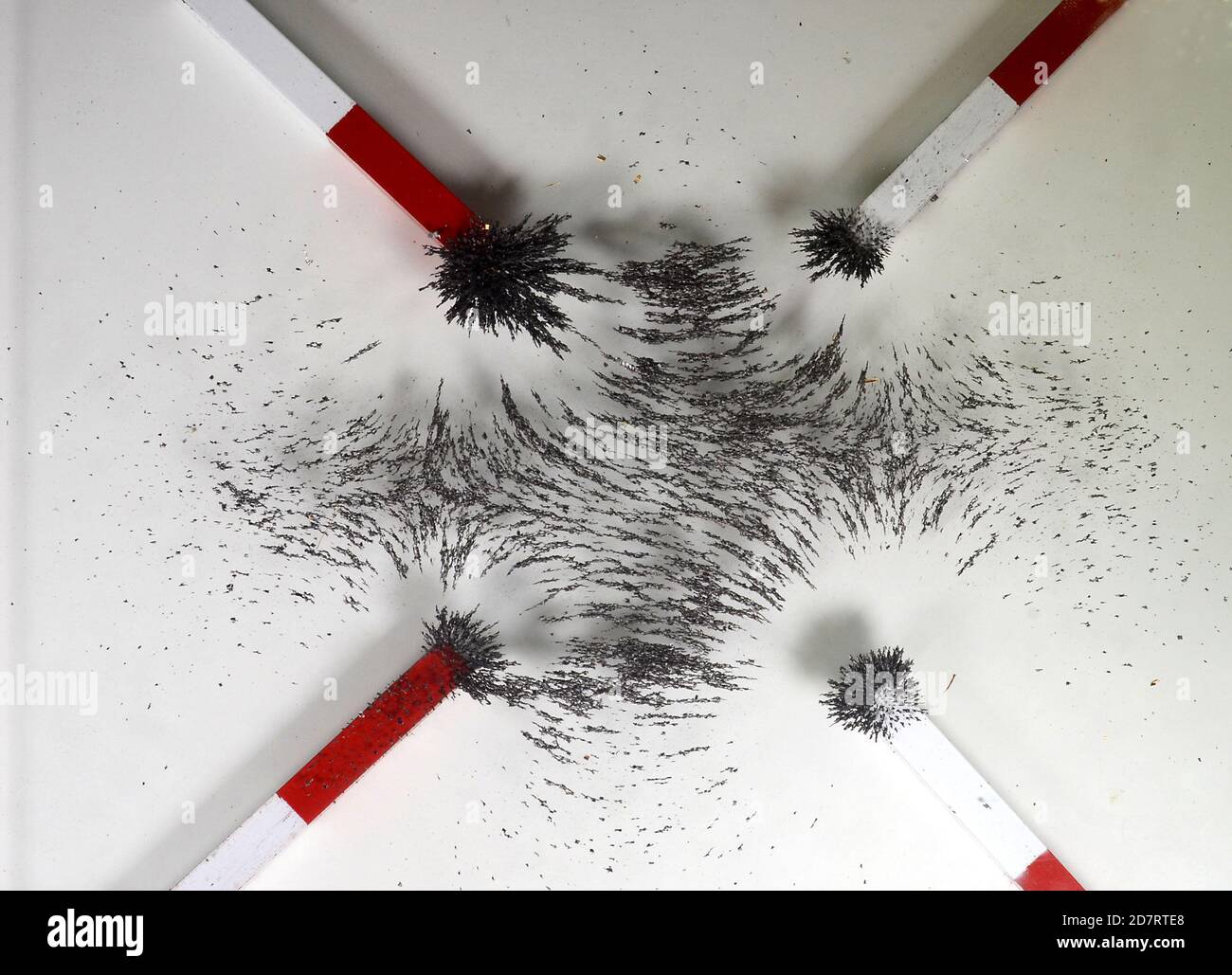 Bar magnet and field lines hi-res stock photography and images - Alamy