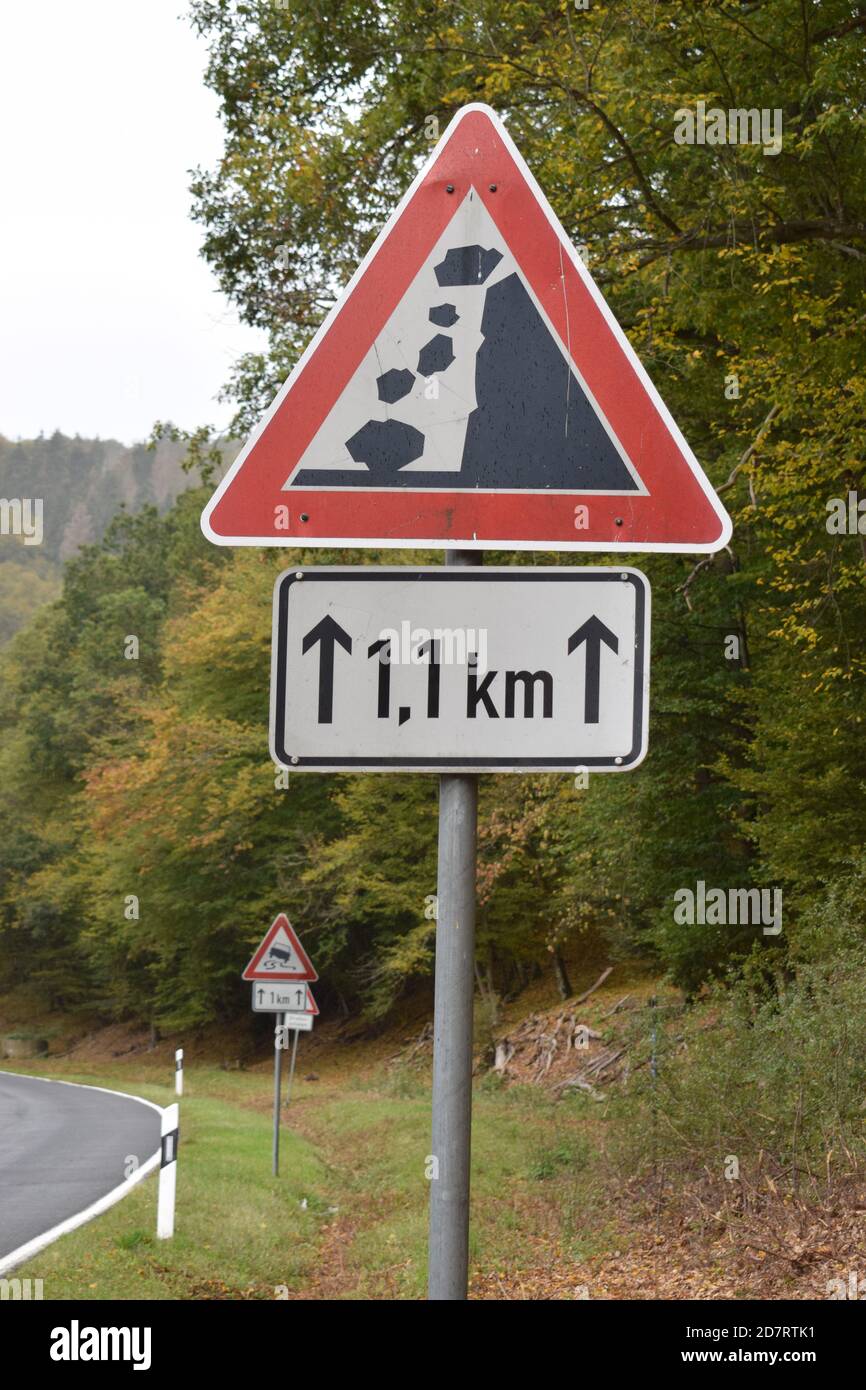 Falling Rocks Road Sign Road Sign High Resolution Stock Photography and ...
