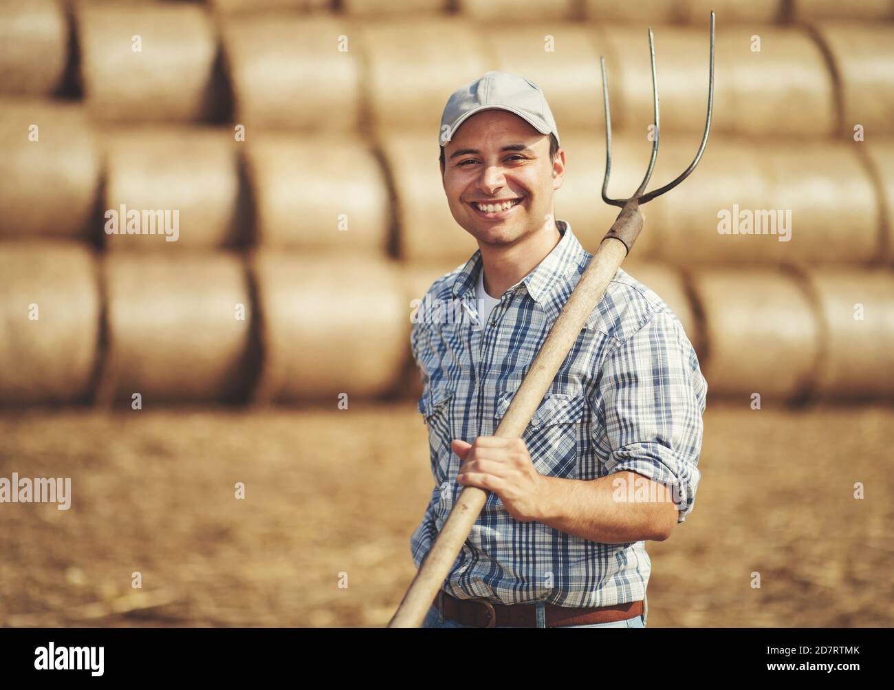 Farmer with a pitchfork hi-res stock photography and images - Alamy