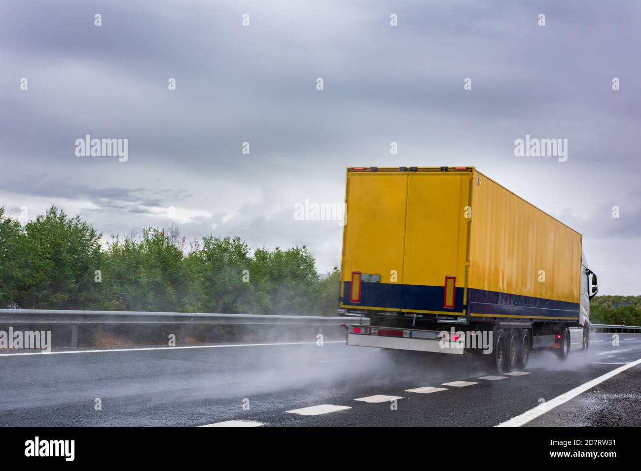 Wet truck hi-res stock photography and images - Alamy