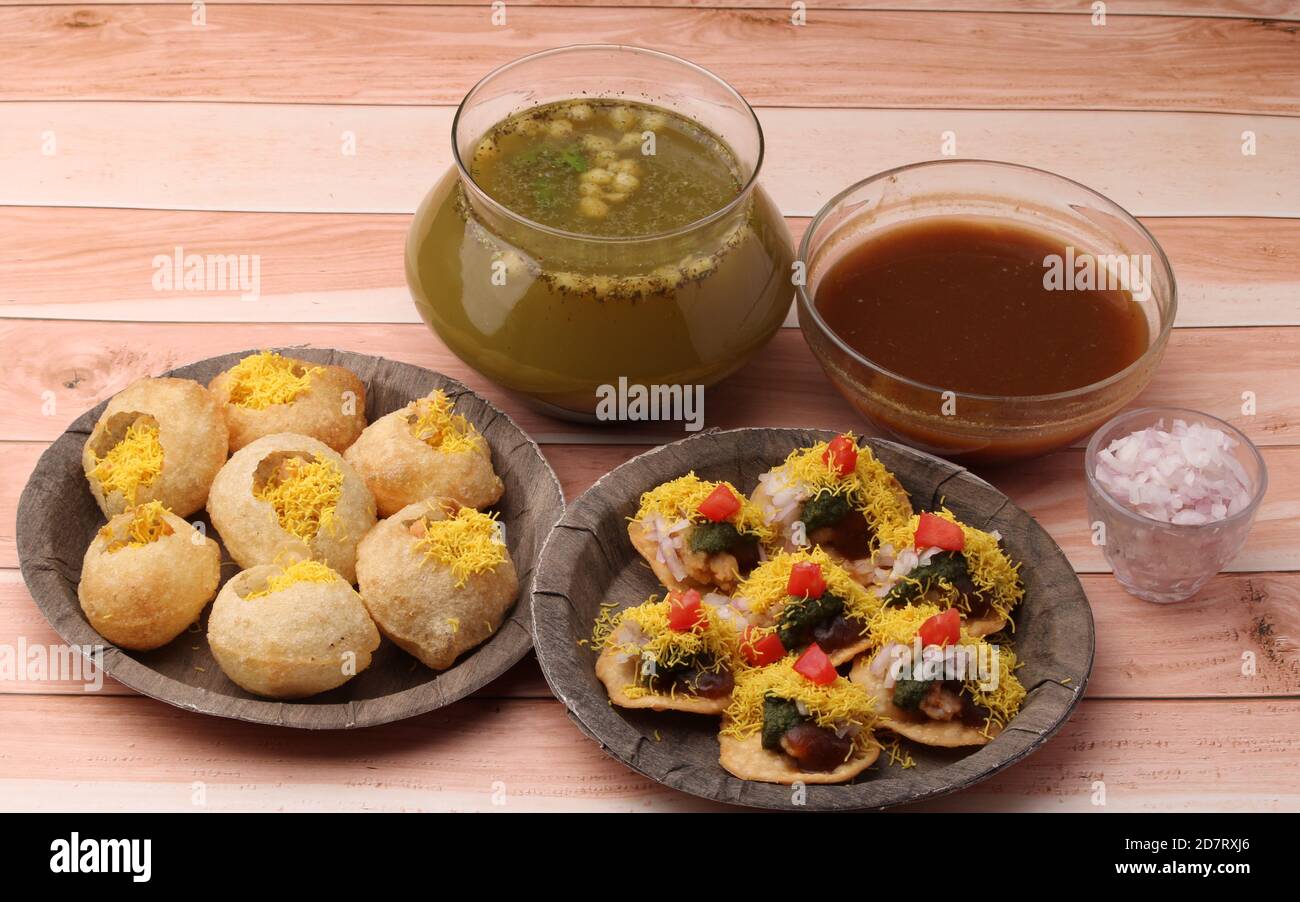 Bombay chat food golgappa/panipuri and sev-poori Stock Photo - Alamy