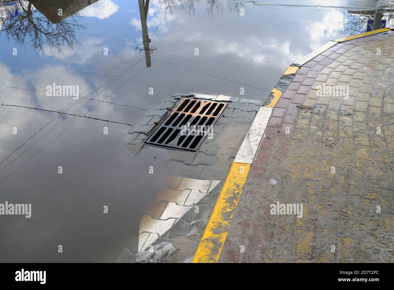 Poor repair hi-res stock photography and images - Alamy