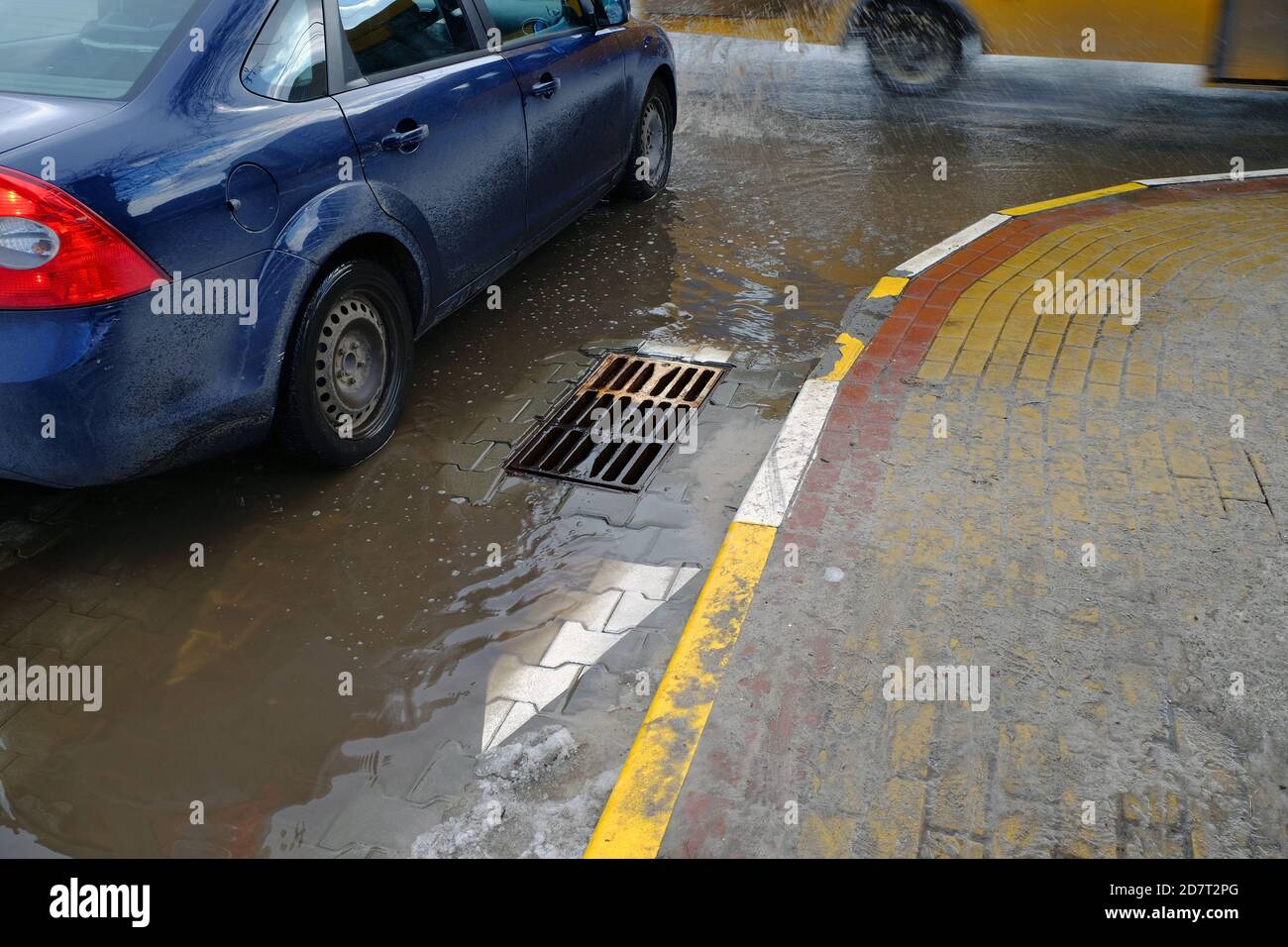 Poor repair hi-res stock photography and images - Alamy