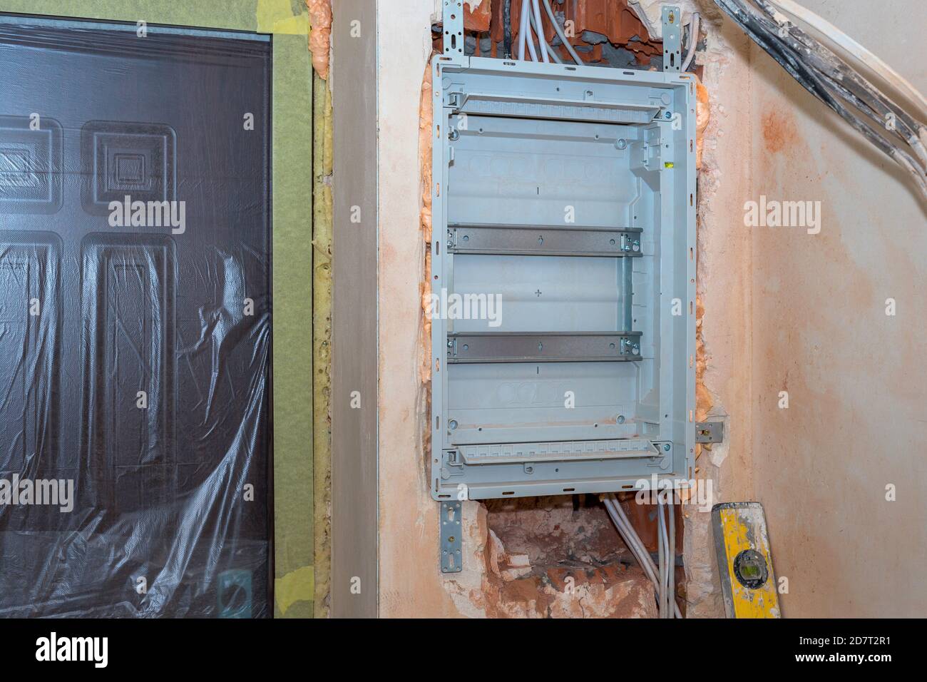 Installation of the voltage switchboard in the wall before the complete ...