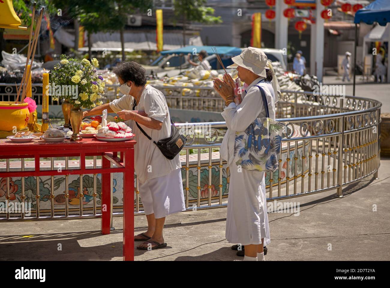 People praying at a shrine Thailand Southeast Asia Stock Photo - Alamy