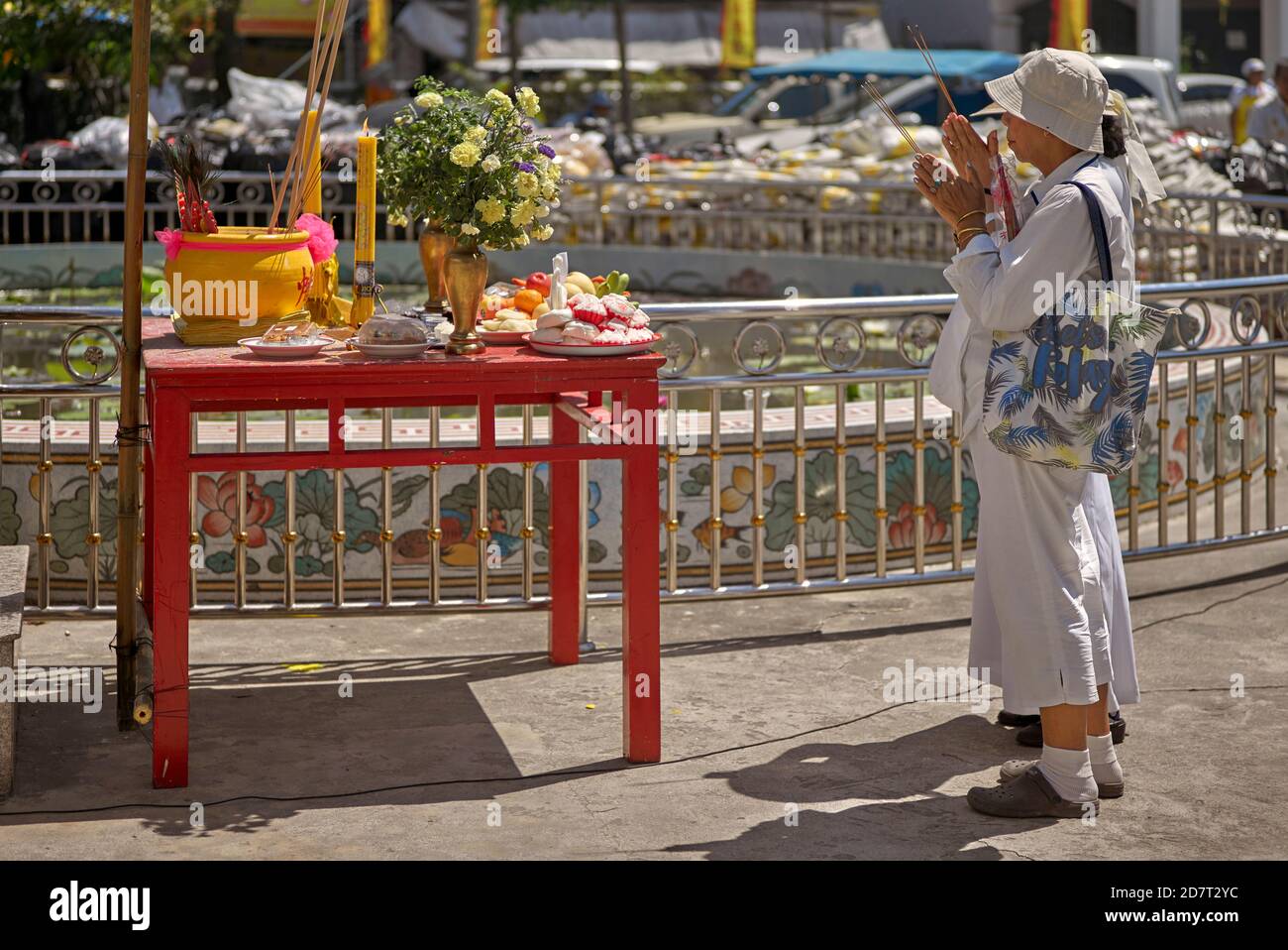People praying at a shrine Thailand Southeast Asia Stock Photo - Alamy