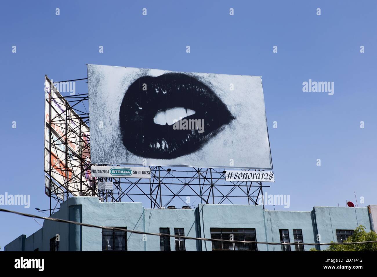 Big lips hi-res stock photography and images - Alamy