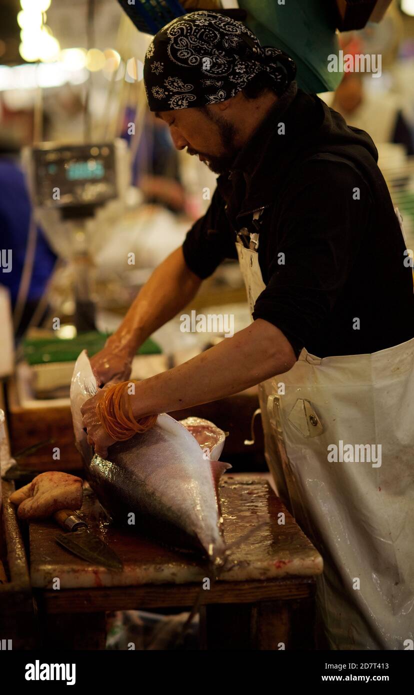 Fishmonger gutting a fish Tsukiji fish market, Tokyo, Japan 2012 Stock ...