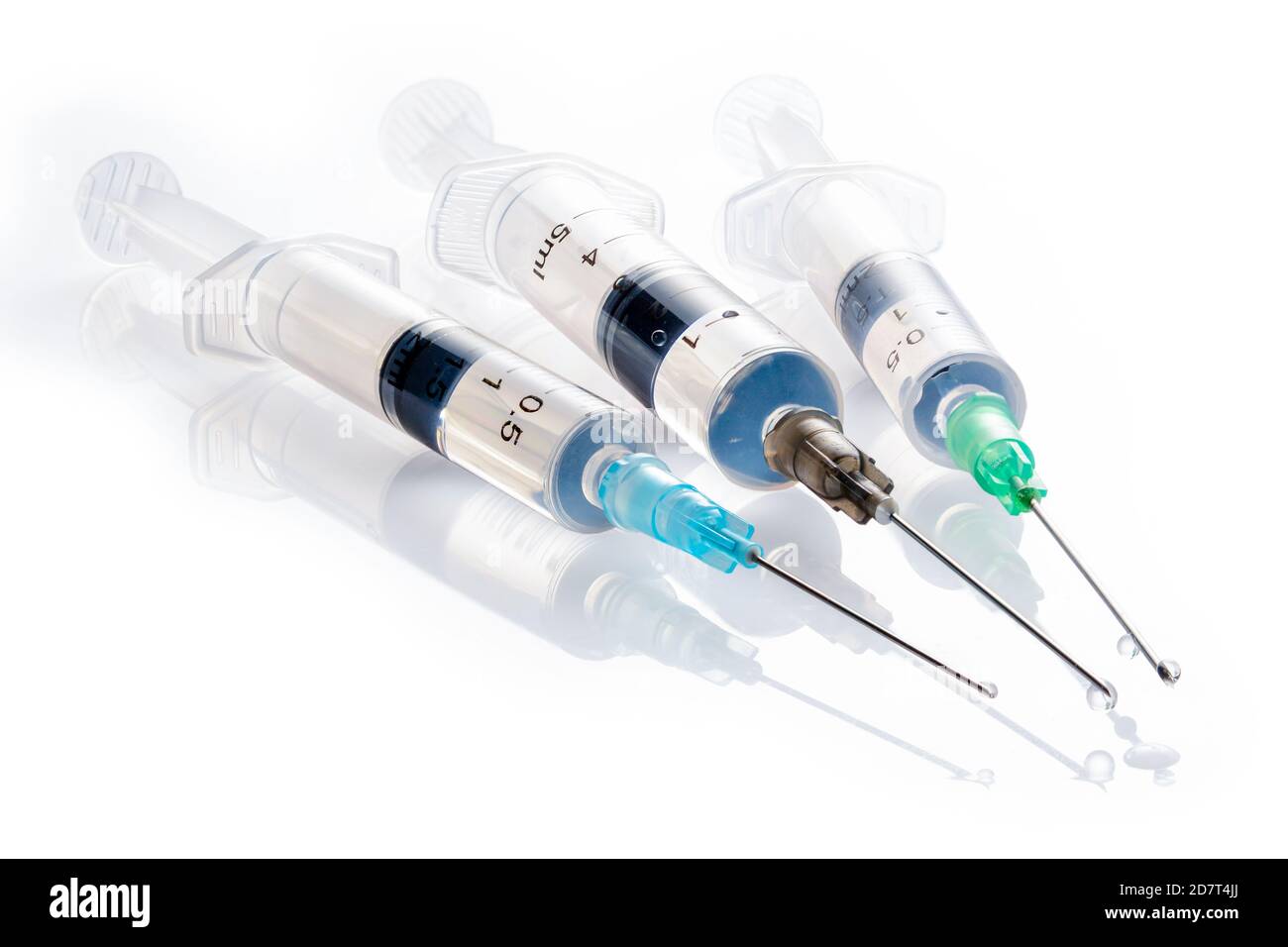 Injection drops on needle hi-res stock photography and images - Alamy