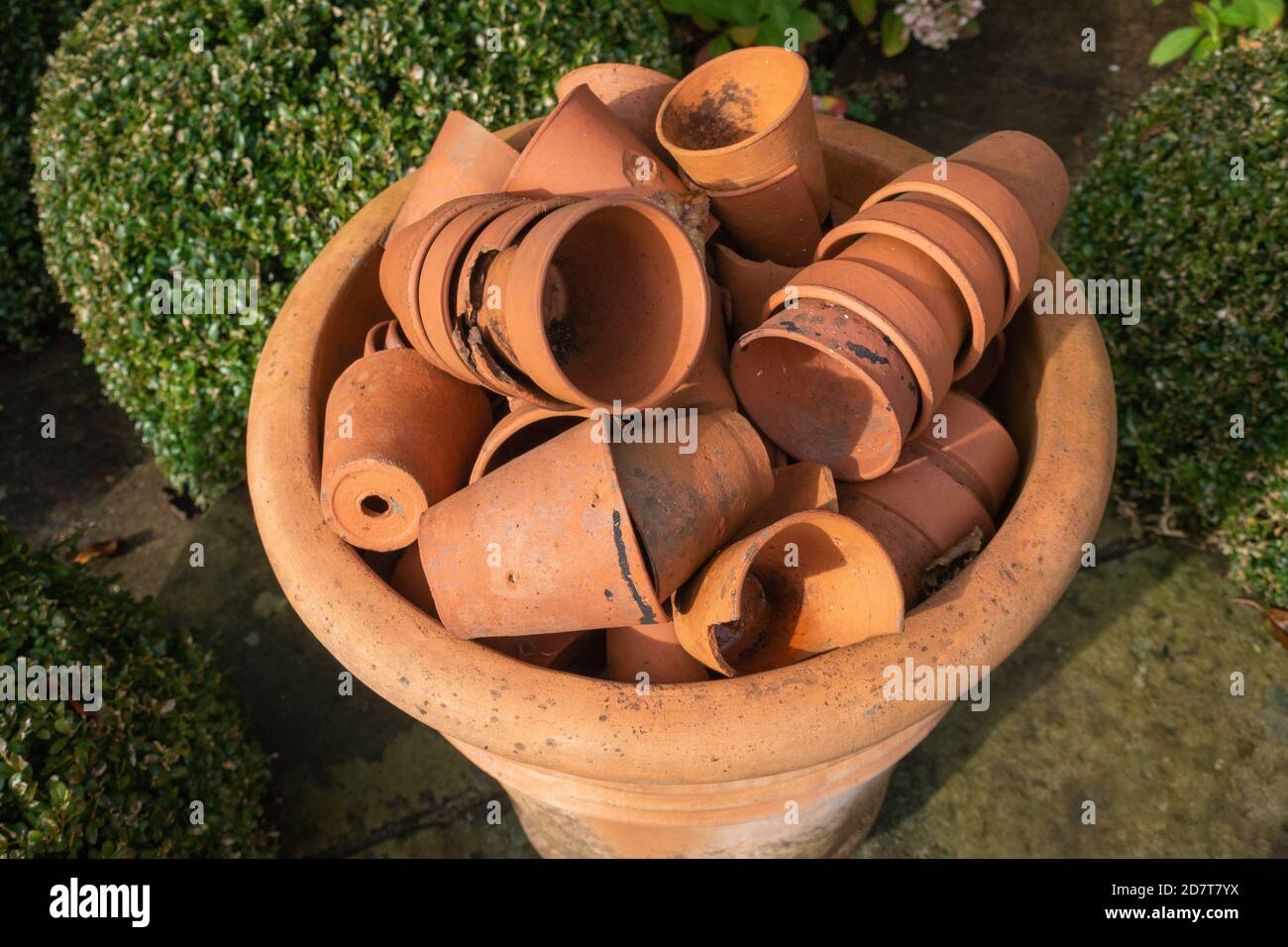 Terra cotta planters hi-res stock photography and images - Alamy