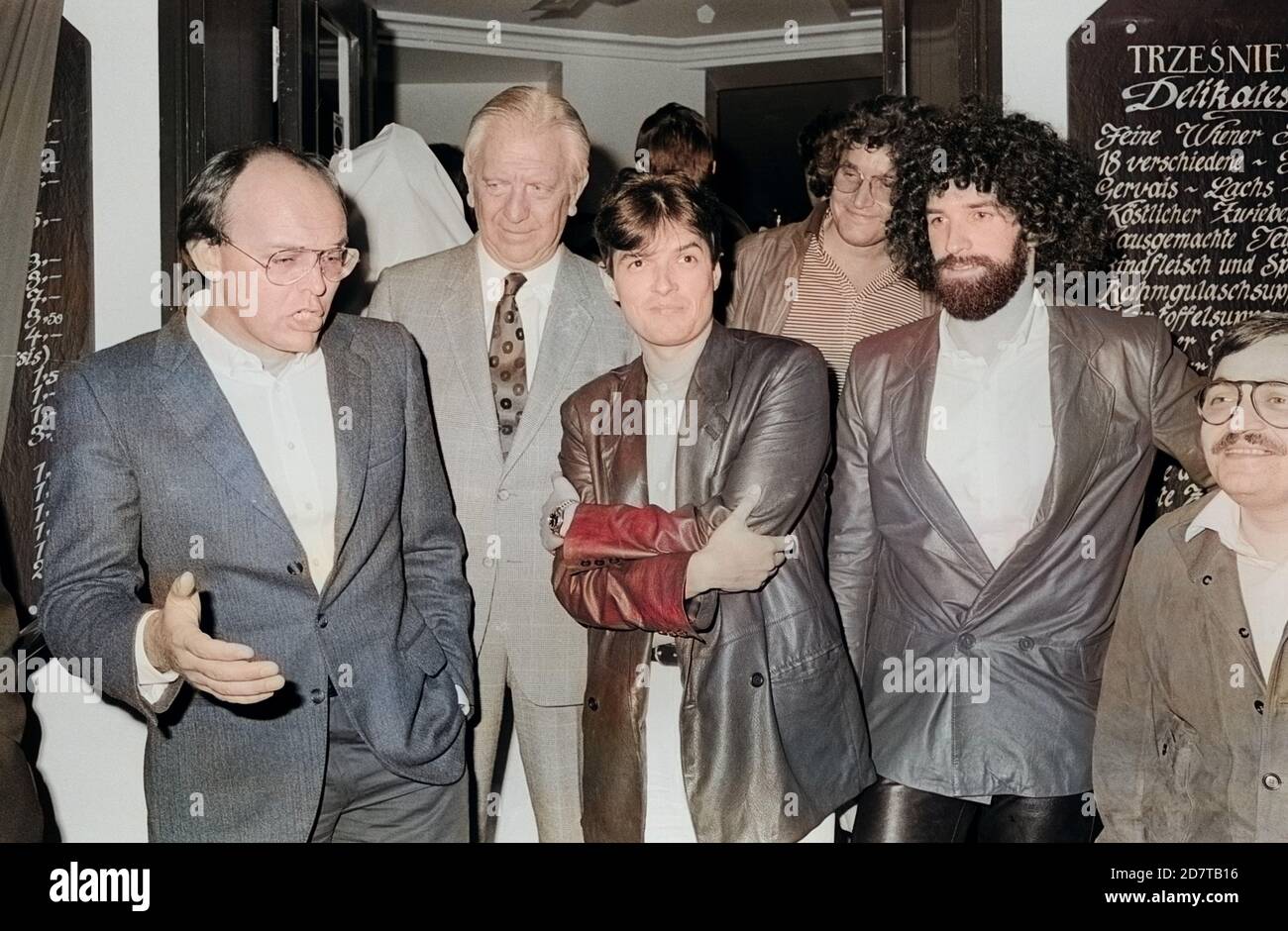 Falco, österreichischer Sänger, erhält in Hamburg die goldene ...